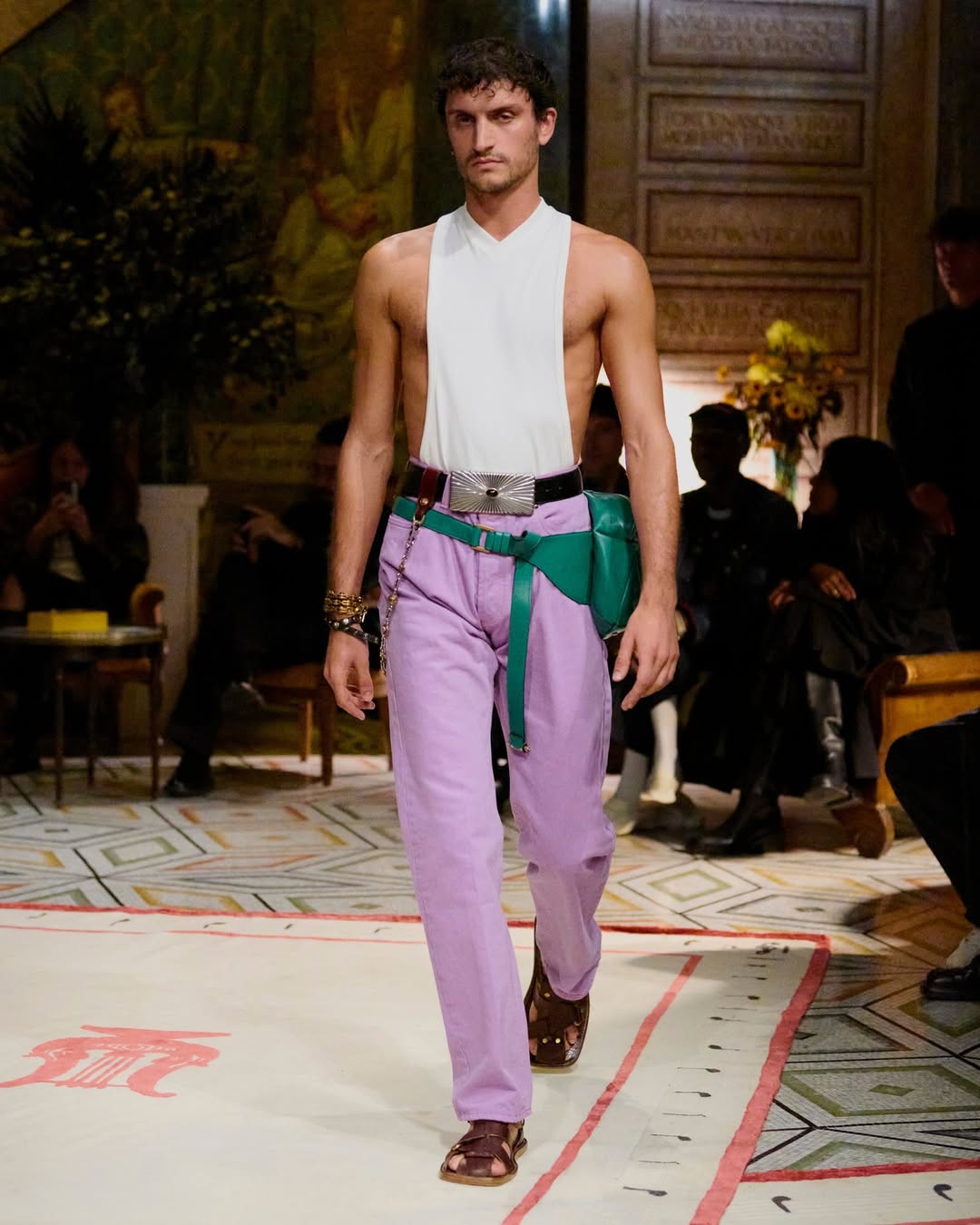Dario Vitale 一季即閃退 | Versace 的混亂時刻，與 Prada 併購後的時裝版震盪有關？ | mensuno HK ...