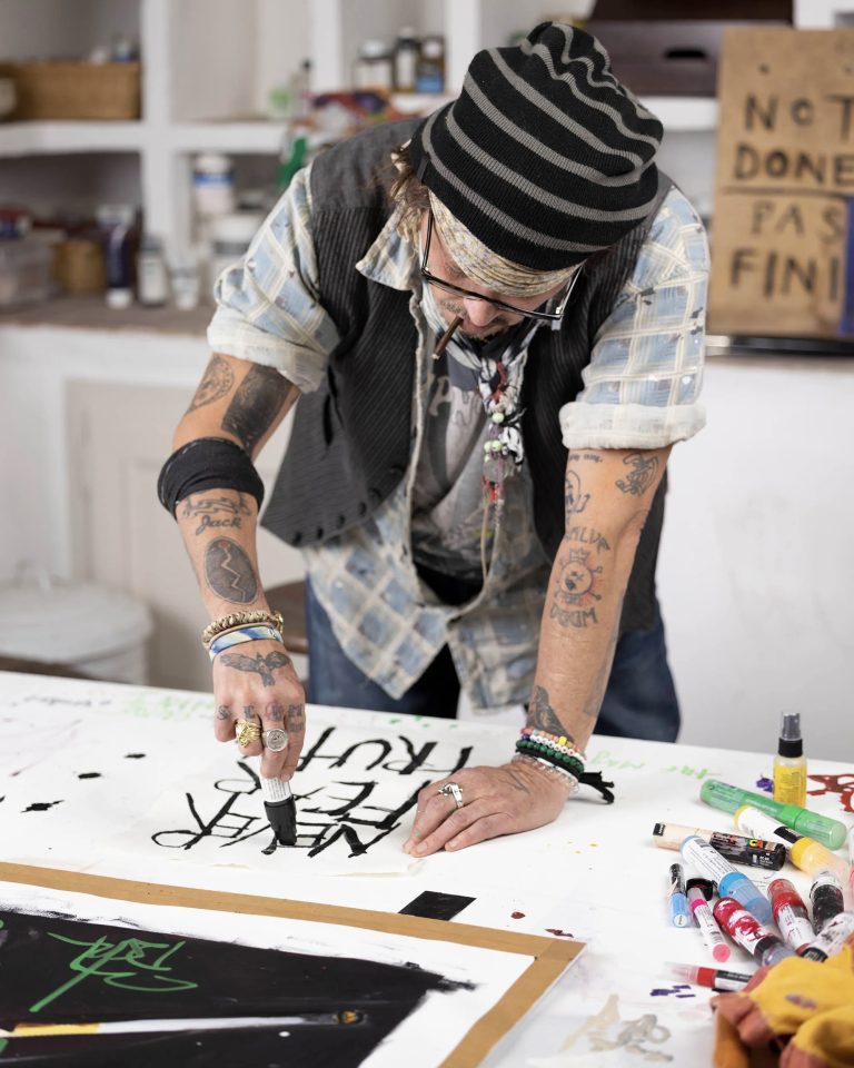 《A Bunch of Stuff》東京站 | Johnny Depp的藝術世界 - men's uno Hong Kong